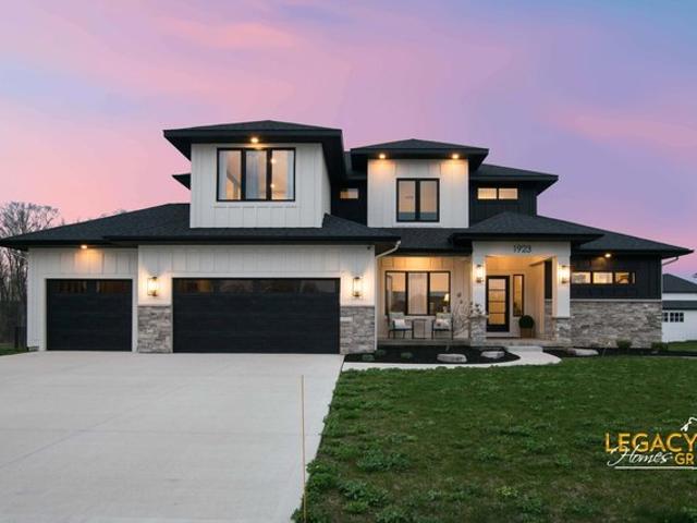 1923 Creekside Dr SW, Byron Center, MI 49315