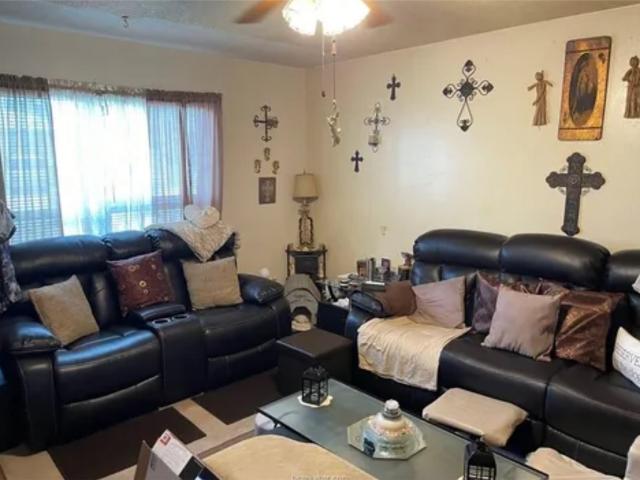 1923 Pine Tree Drive B