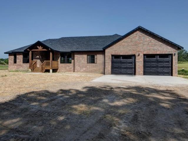1923 Thomas Rd, Norwood, MO 65717