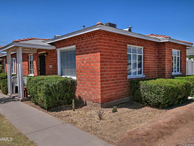 1923 W Earll Drive