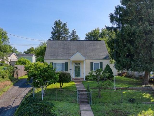 192 Cabbel Dr, Manassas Park, VA 20111