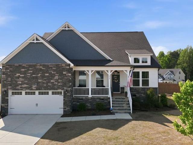 192 Castle Pond Way, Fuquay Varina, NC 27526