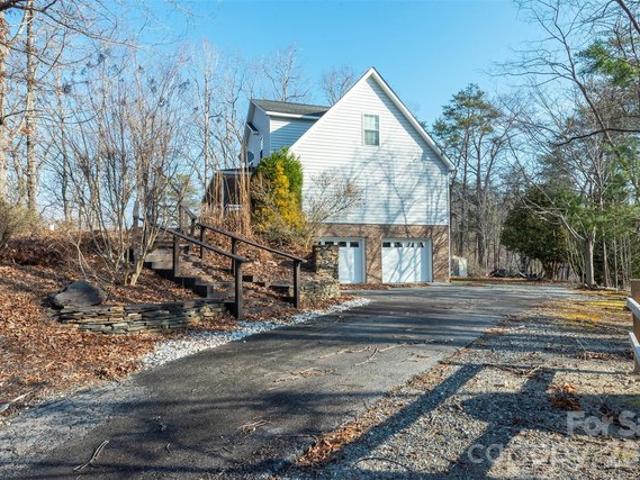 192 Buzzards Pl, Lake Lure, NC 28746