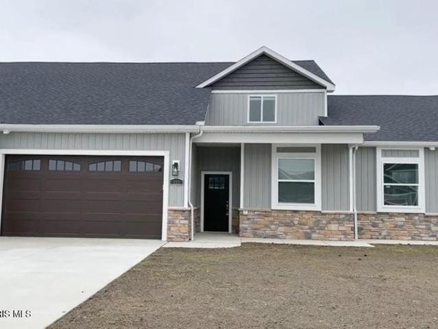 192 E Bridge Rd, Northwood, OH 43619
