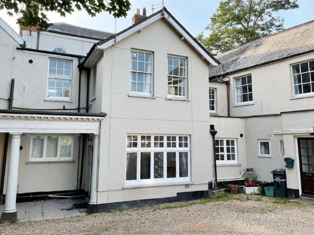 192 Kingston Road, Taunton TA2 1 bed ground floor flat to rent £1,050 pcm £242 pw