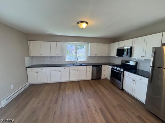 192 N 6Th St
