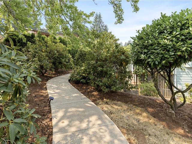 192 nw canyon dr