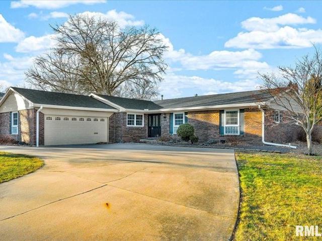 192 Potawatomi Rd, Galesburg, IL 61401