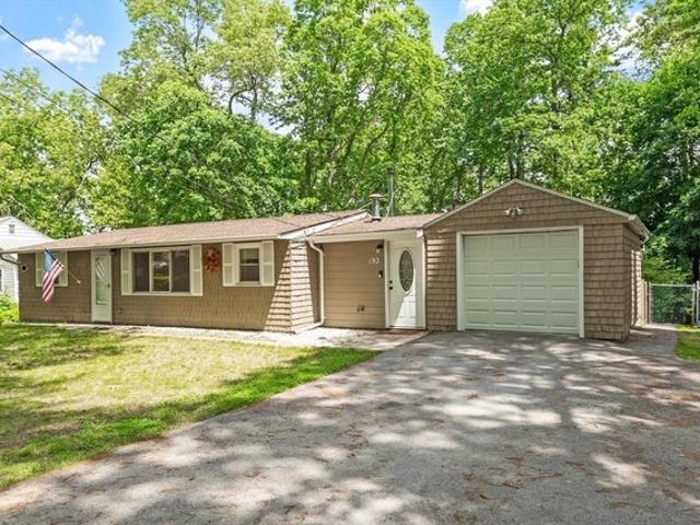192 Reservoir St, Holden, MA 01520
