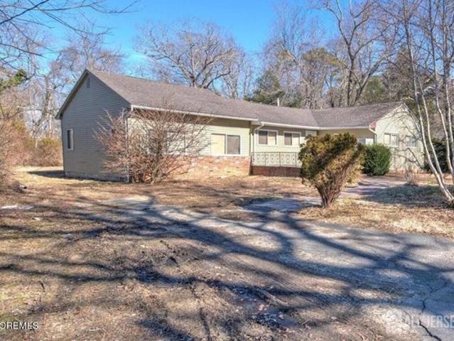 192 W 5th St, Howell, NJ 07731