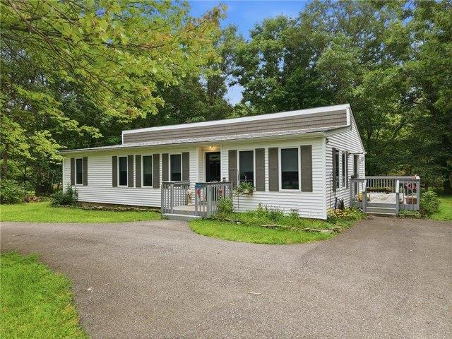 192 Wild Creek Dr, Penn Forest Township, PA 18229