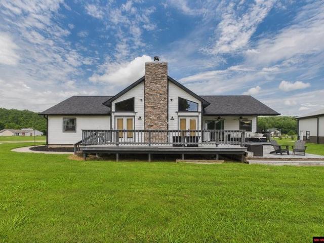 192 Valley Airport Dr, Cotter, AR 72626