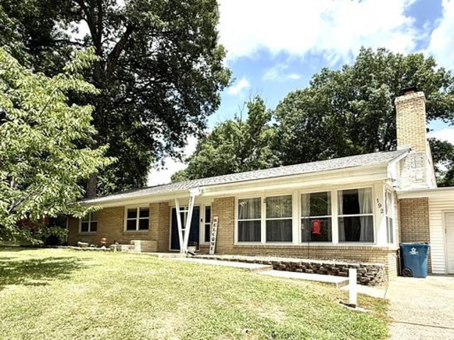 192 Valley Dr, East Alton, IL 62024