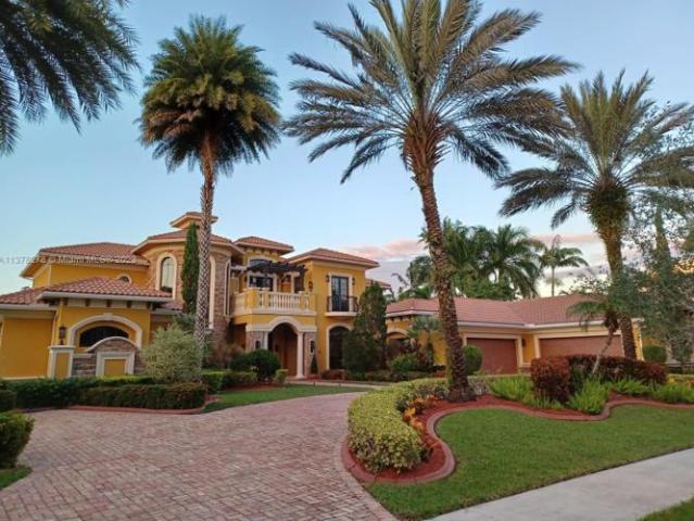 19349 Waters Edge St, Weston, FL 33332