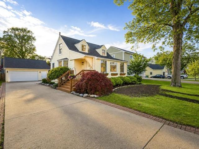 1934 Maddy Ln, Keego Harbor, MI 48320