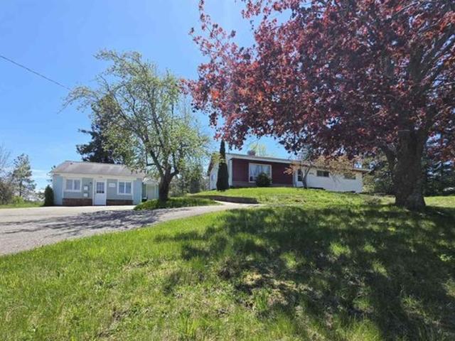 1934 E Mitchell Rd, Petoskey, MI 49770