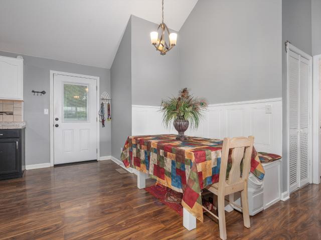1934 Roscoe Dr