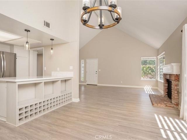 1934 Suntree Ln, Simi Valley, CA 93063