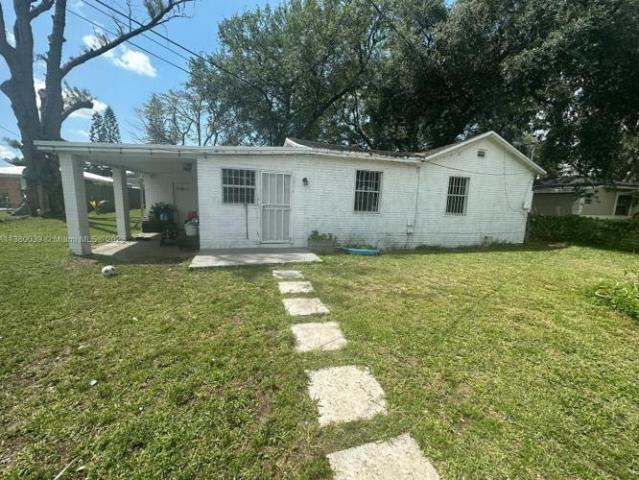 1934 92nd St NW, Miami, FL 33147