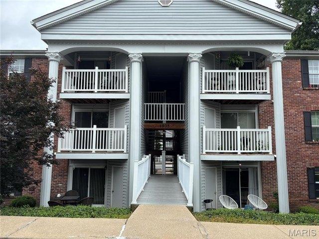 1935 Marine Terrace Dr Apt J, Maryland Heights, MO 63146