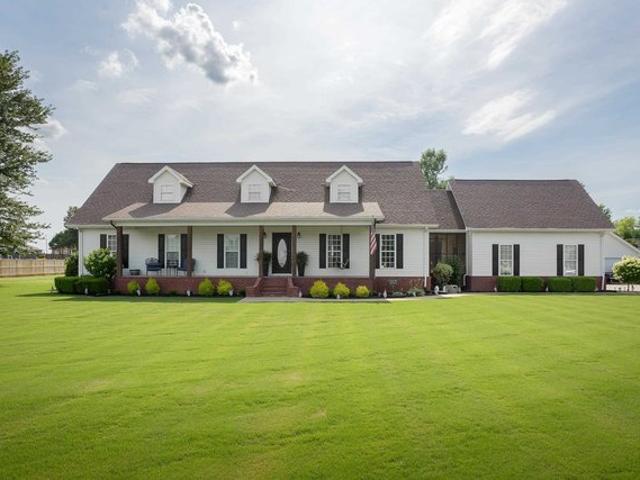 1935 Ashton St, Tuscumbia, AL 35674