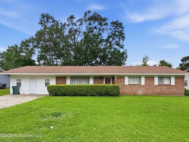 1935 Country Club Dr, Yazoo City, MS 39194