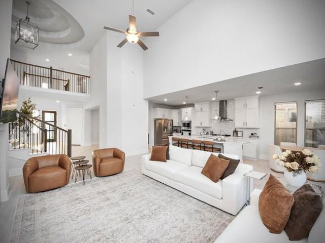 1935 Golden Leaf Dr, Missouri City, TX 77459