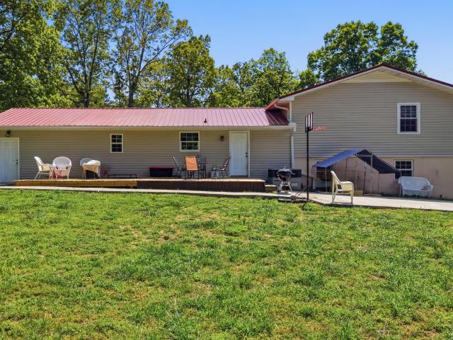 1935 Greendale Drive NE