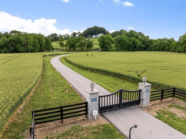 1935 Thompson Station Rd W, Thompsons Station, TN 37179