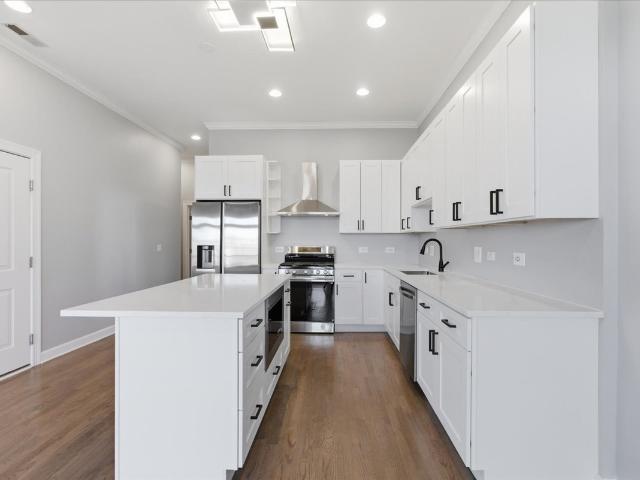 1935 W Belmont Ave, Unit 4, Chicago, IL 60657 | Compass