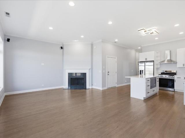 1935 W Belmont Avenue # 4