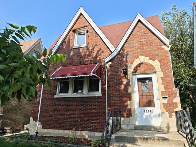 1935 Wenonah Ave, Berwyn, IL 60402