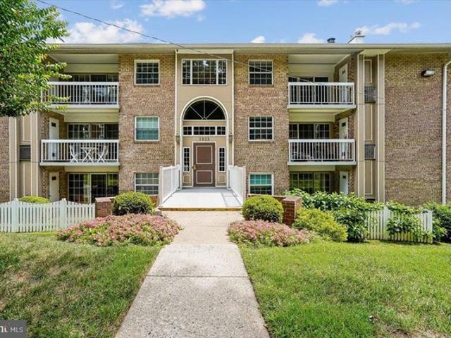 1935 Wilson Ln Apt 304, McLean, VA 22102