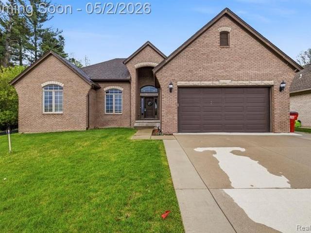 19361 Concetta Dr, Macomb Township, MI 48044