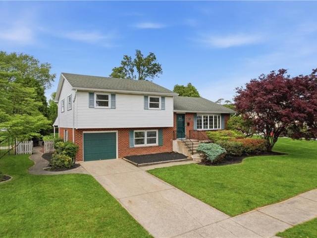 1936 Kingsley Dr, Bethlehem, PA 18018