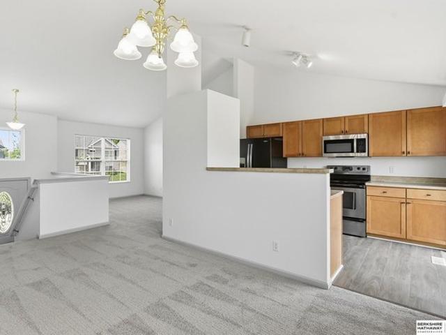 19373 U St, Omaha, NE 68135