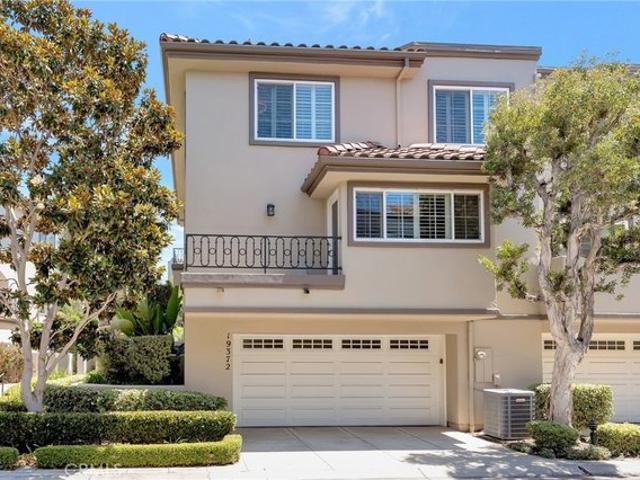 19372 Maidstone Ln, Huntington Beach, CA 92648