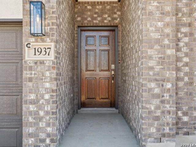 1937 Pining St