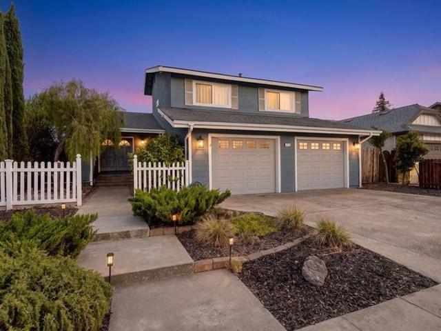 1937 Sugar Pine Dr, Oakdale, CA 95361