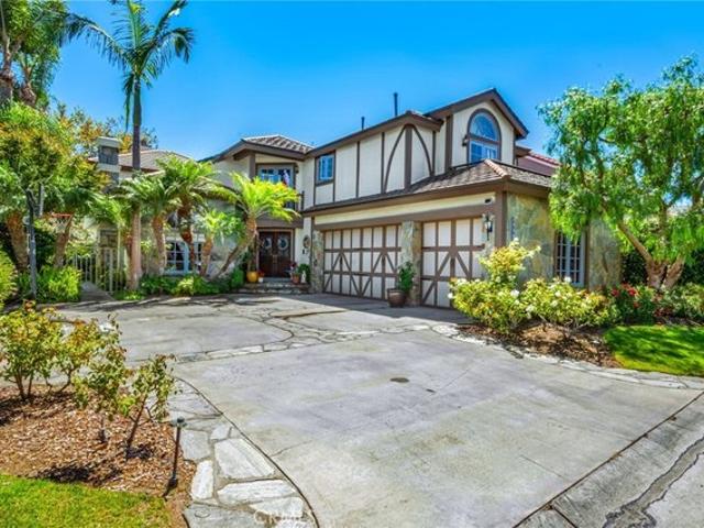 19381 Woodlands Dr, Huntington Beach, CA 92648