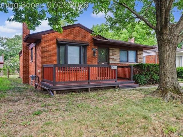 19382 Antago St, Livonia, MI 48152