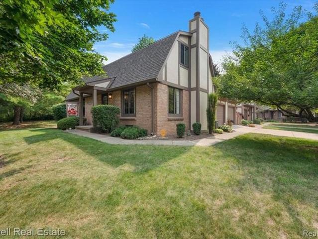 1938 Allenway Ct, Rochester Hills, MI 48309