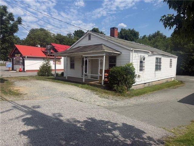 1938 E Market St, Greensboro, NC 27401