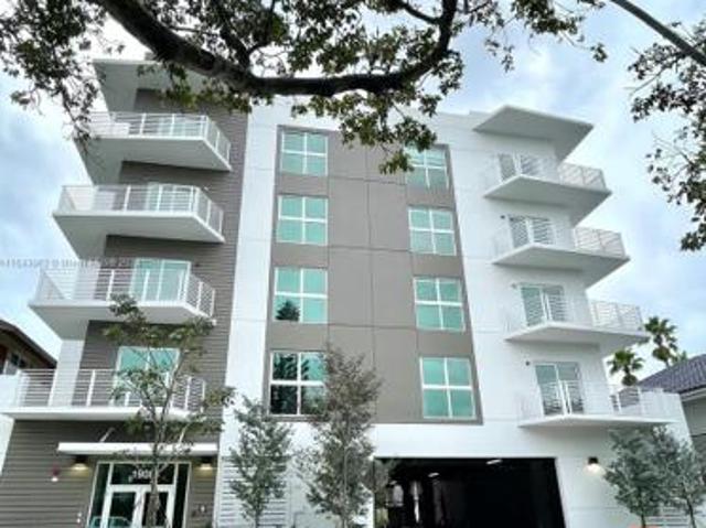 1938 Jackson St #403, Hollywood, FL 33020