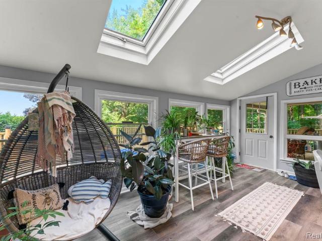 1938 Lakeview Drive