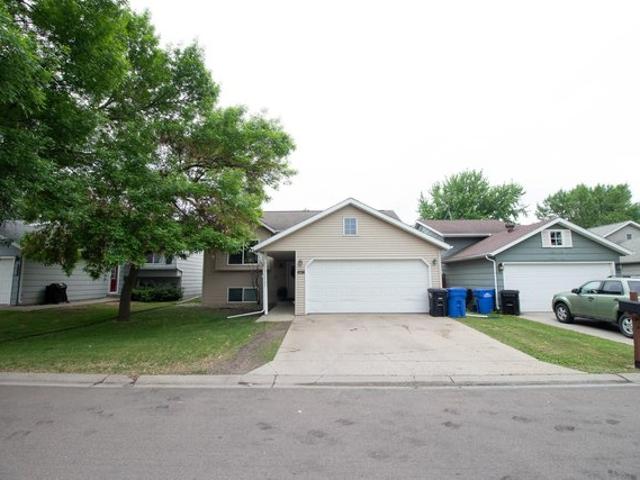 1938 53rd Ave S, Fargo, ND 58104