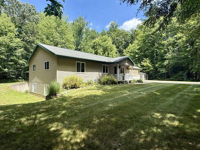 19390 Timberland Dr, Howard City, MI 49329