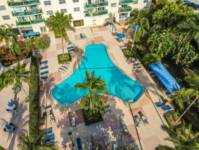 19390 Collins Ave #118, Sunny Isles Beach, FL 33160