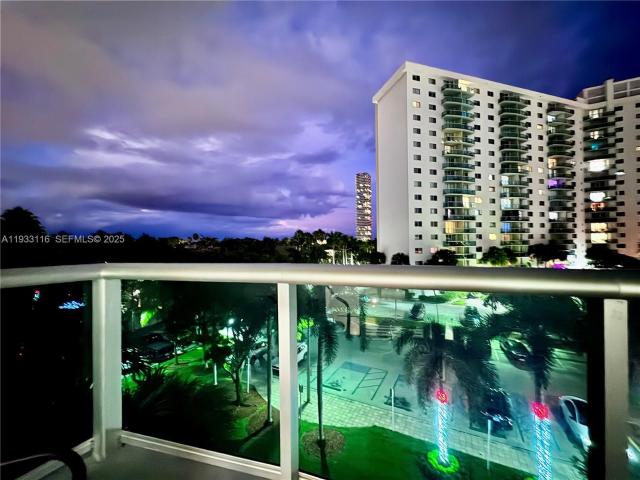 19390 Collins Ave Unit 422, Sunny Isles Beach, US, FL
