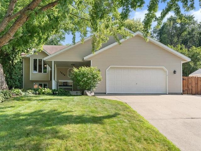 1939 Greenwood Dr NE, Owatonna, MN 55060